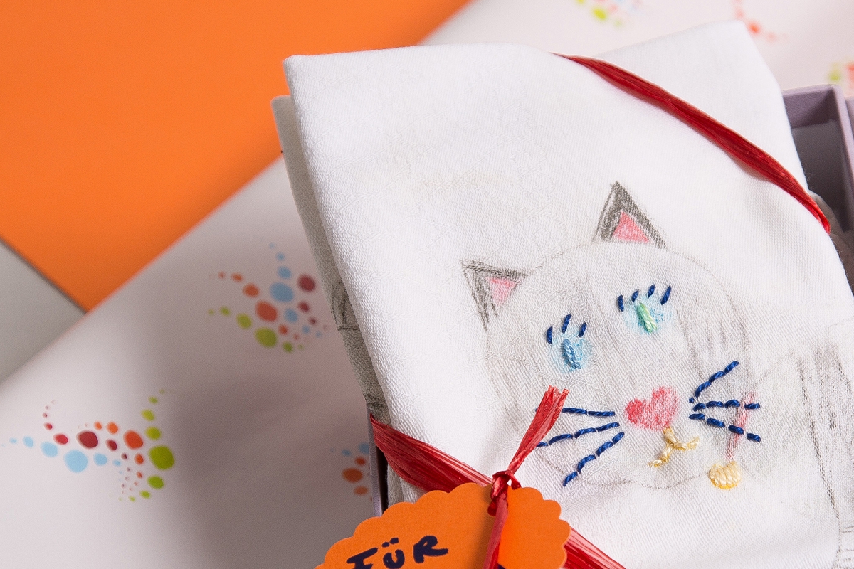 Kostenlose Anleitung: Bestickter Lavendeldruck auf Stoff – kinitti.de